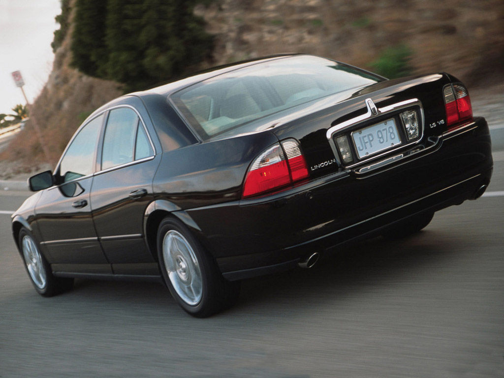 Lincoln LS 4.0 V8 32V (256 Hp)
